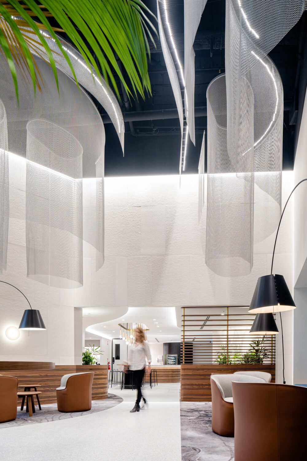 Gateway Business Lounge | Hot Black