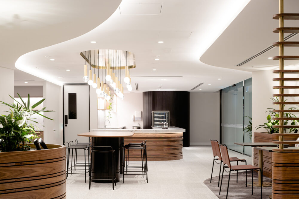 Gateway Business Lounge | Hot Black